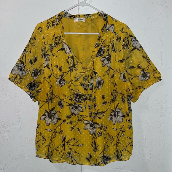 retrology | Tops | Retrology Floral Blouse | Poshmark